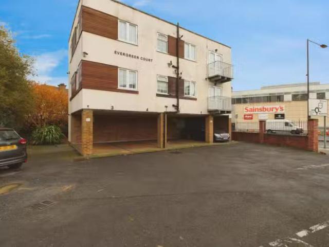 Rental! 1 BA 1 bedroom flat for rent in Evergreen Court, Nash.