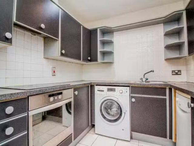 For Rent! 1 BA 1 bedroom flat for rent in Hainault Street, Ilf.