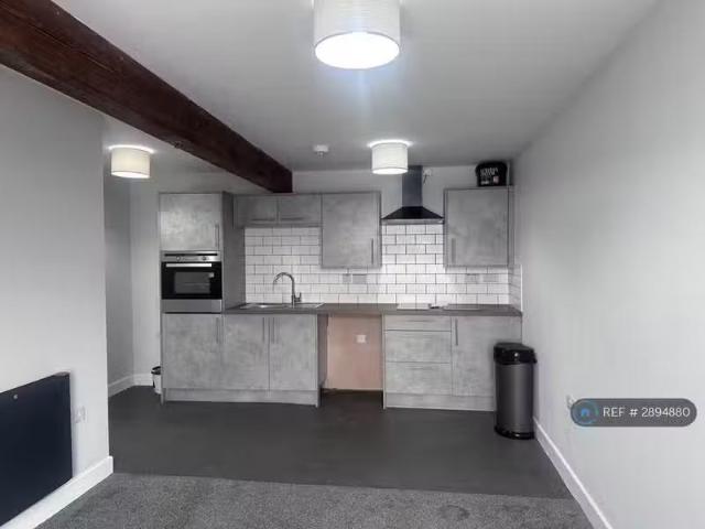 For Rent! 1 BA 1 bedroom flat for rent in Heaton St, Blackburn.