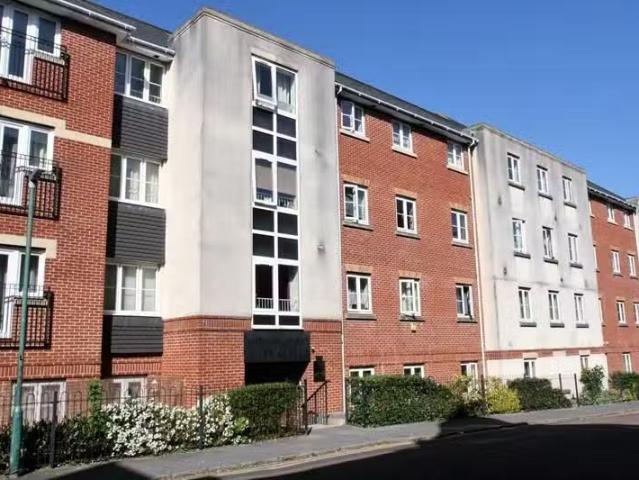 Rental! 1 BA 1 bedroom flat for rent in Kingswood Place, Norwi.