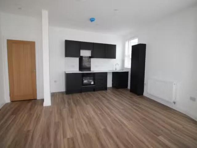 Unique 1 BA 1 bedroom flat for rent in Queen Street, Ramsgate.
