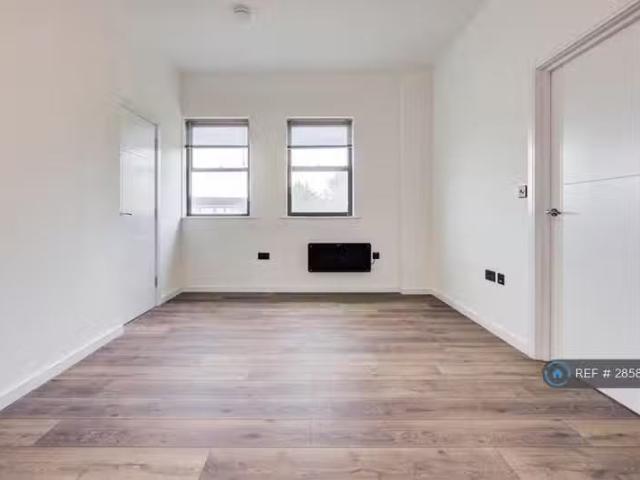 Nice 1 BA 1 bedroom flat for rent in Radio House, Chelmsford.
