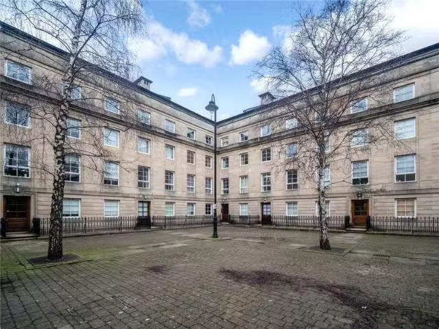 Nice 1 BA 1 bedroom flat for rent in St. Andrews Square, Merch.