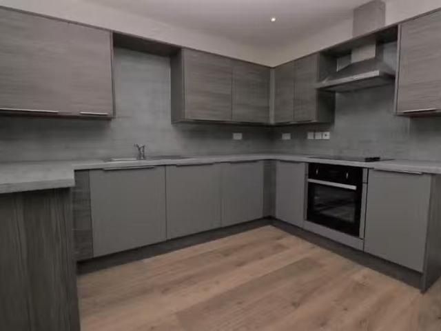 For Rent! 1 BA 1 bedroom flat for rent in Sutcliffe Avenue, Gr.