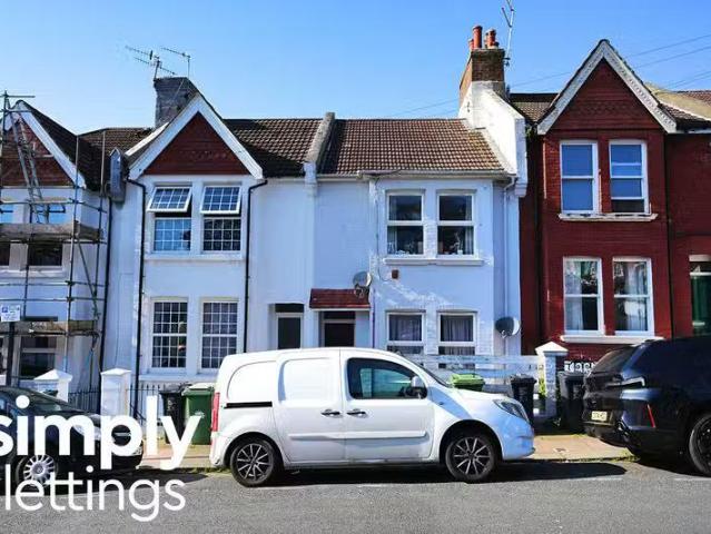 Cheap 1 BA 1 bedroom flat for rent in Shanklin Road, Brighton.