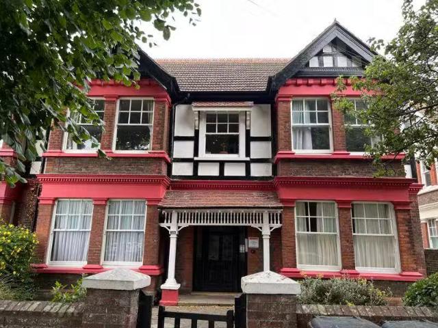 Deal! 1 BA 1 bedroom flat for rent in Shakespeare Road, Worthi.