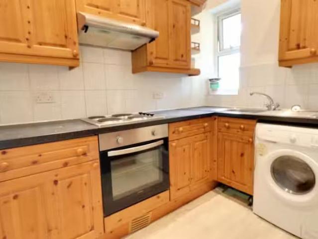 Cozy 1 BA 1 bedroom flat for rent in Sherborne Street, Chelten.
