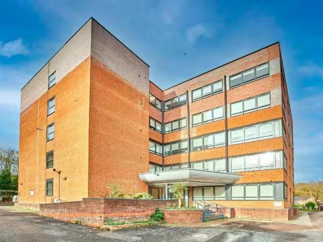 Deal! 1 BA 1 bedroom flat for rent in Shirley Road, London, EN2