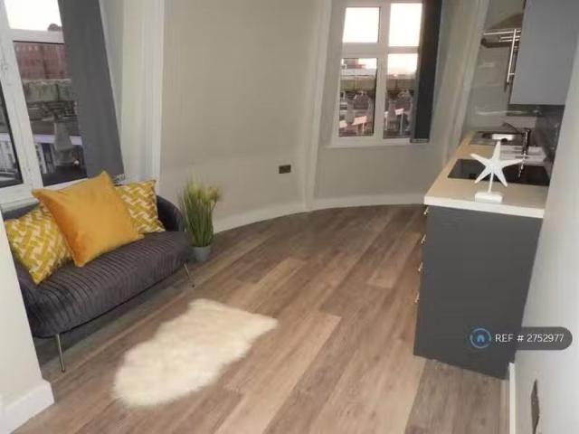 For Rent! 1 BA 1 bedroom flat for rent in Silver Street, Donca.