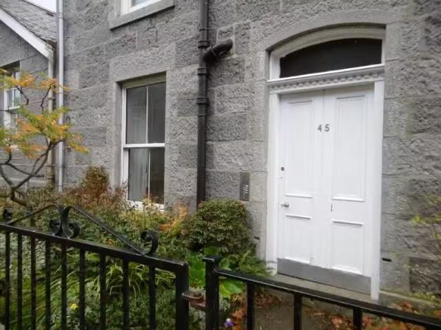 Cozy 1 BA 1 bedroom flat for rent in Skene Terrace, City Centr.