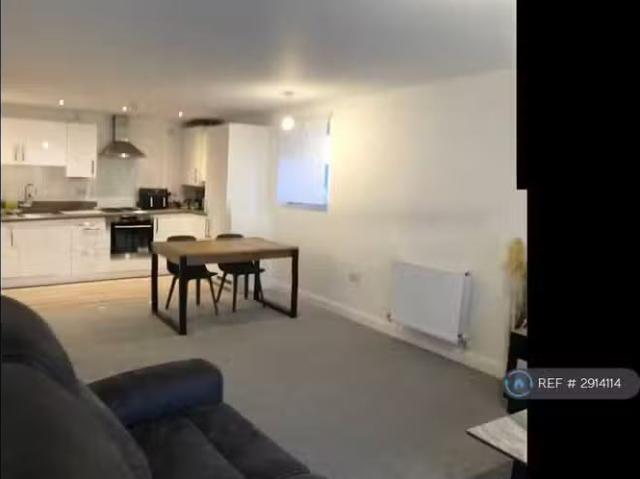 For Rent! 1 BA 1 bedroom flat for rent in Smithfield House, Bi.