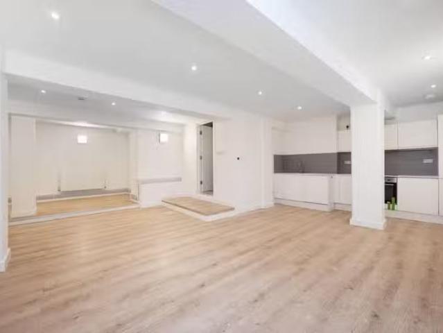 Cheap 1 BA 1 bedroom flat for rent in Springfield House, Dalst.