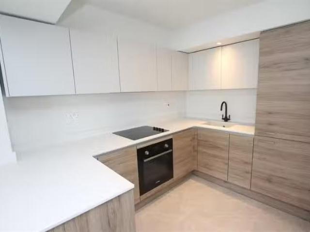 New 1 BA 1 bedroom flat for rent in The Colonnades, 160 161.