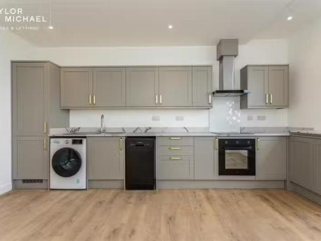 Charming 1 BA 1 bedroom flat for rent in The Esplanade, Worthi.