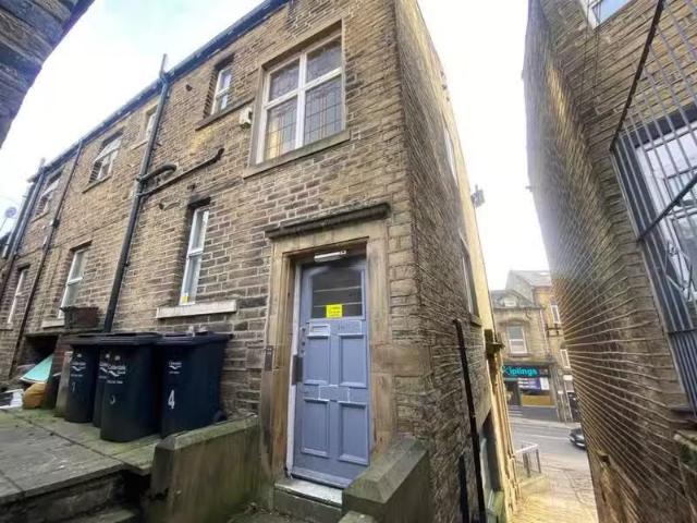 Charming 1 BA 1 bedroom flat for rent in Town Hall Street, Sow.