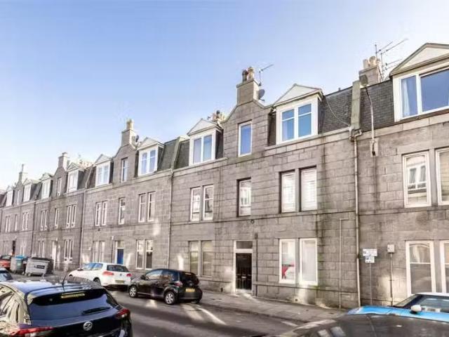 For Rent! 1 BA 1 bedroom flat for rent in Wallfield Crescent.