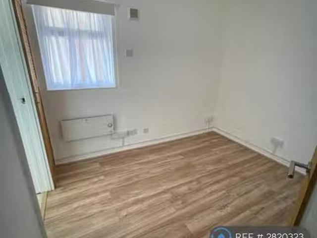 For Rent! 1 BA 1 bedroom flat for rent in Waverley Road, Enfie.
