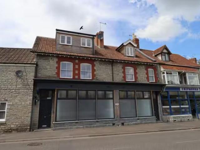 Cheap 1 BA 1 bedroom flat for rent in 22 High Street, Street.
