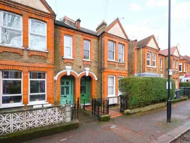 Nice 1 BA 1 bedroom Flat to rent, Carr Road, Walthamstow, E17.