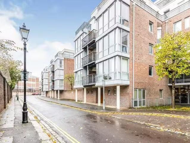 Just in! 1 BA 1 bedroom Flat to rent, Bonfire Corner, Portsmou.
