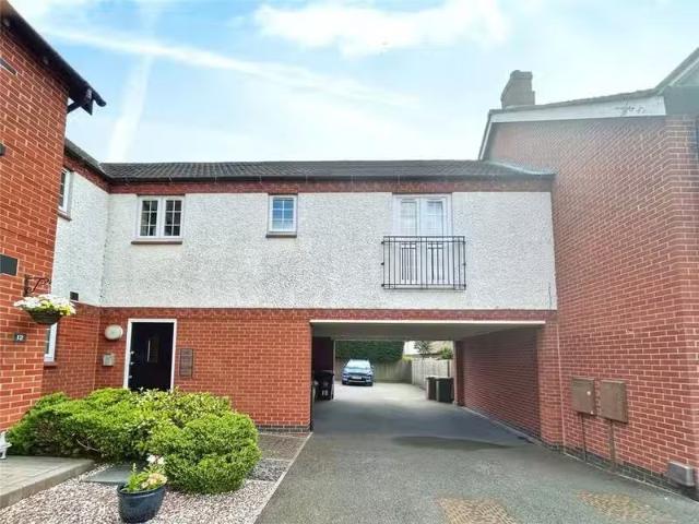 Cheap 1 BA 1 bedroom Flat to rent, De Montfort Close, Church G.