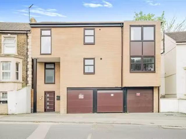 Charming 1 BA 1 bedroom Flat to rent, New House, Milton Road.