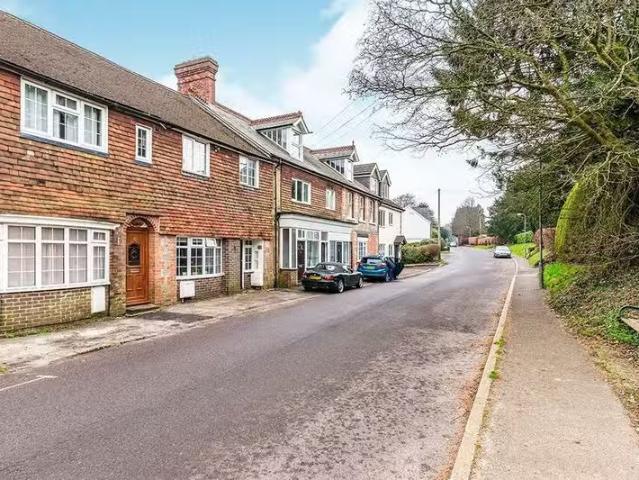 Charming 1 BA 1 bedroom Flat to rent, Southview Road, Crowboro.
