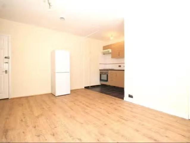 Charming 1 BA 1 bedroom Flat to rent, St. Albans Road, Watford.