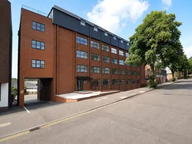 Nice 1 BA 1 bedroom Flat to rent, Station Road, Kettering, NN1.
