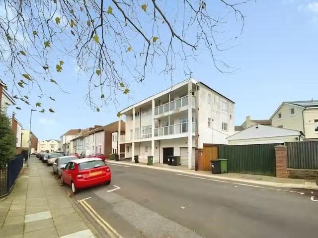 New 1 BA 1 bedroom Flat to rent, Richmond Road, Southsea, PO5.