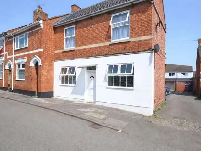For Rent! 1 BA 1 bedroom Flat to rent, Tresham Street, Ketteri.