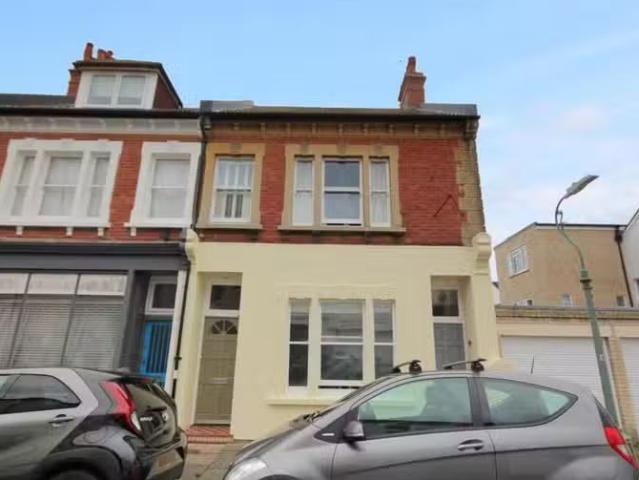 New 1 BA 1 bedroom ground floor flat for rent in Westbourne Pl.