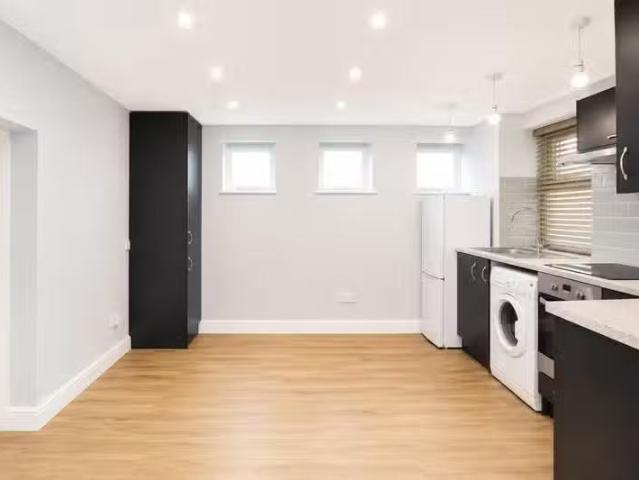 Cheap 1 BA 1 bedroom house for rent in Beaufort Court, Beaufor.