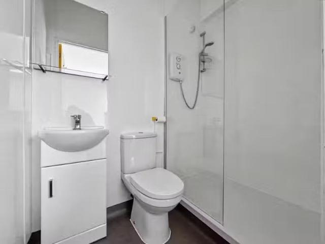 For Rent! 1 BA 1 bedroom house for rent in Church Road St. Geo.
