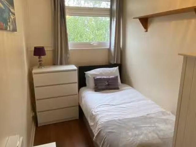 Cozy 1 BA 1 bedroom house share for rent in Wood Close, Hatfie.