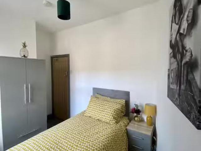 Cheap 1 BA 1 bedroom house share for rent in Woodbine Road, Bu.