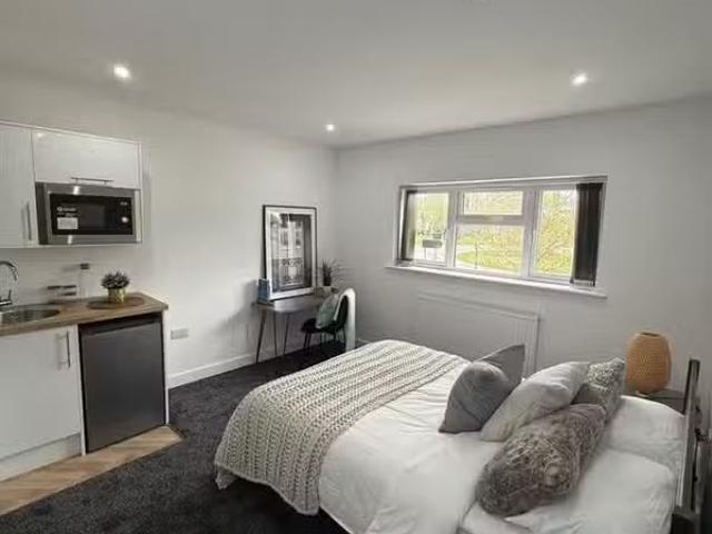 Cheap 1 BA 1 bedroom house share for rent in Charter Avenue, C.