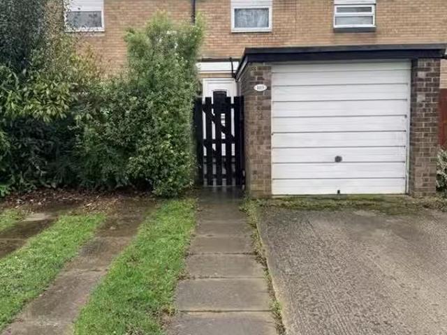 Cheap 1 BA 1 bedroom house share for rent in Hazelwood Close.