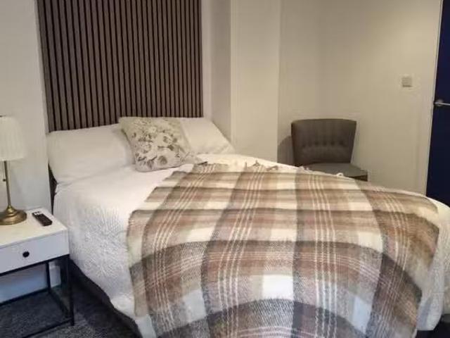 Cheap 1 BA 1 bedroom house share for rent in Heneage Road, Gri.