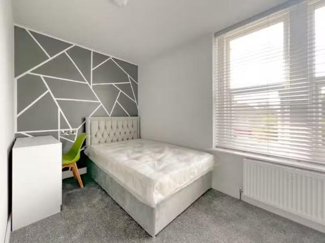 Nice 1 BA 1 bedroom house share for rent in Hill Street, Kings.
