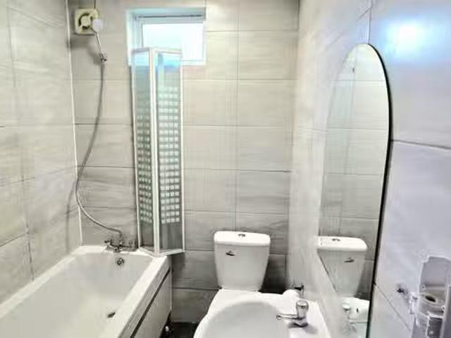 Unique 1 BA 1 bedroom house share for rent in R2 Stoneleigh.