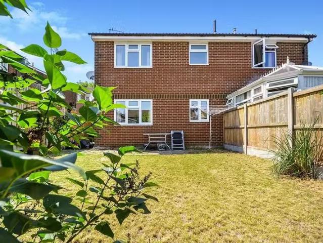 For Rent! 1 BA 1 bedroom Mid Terrace House to rent, Chiltern C.