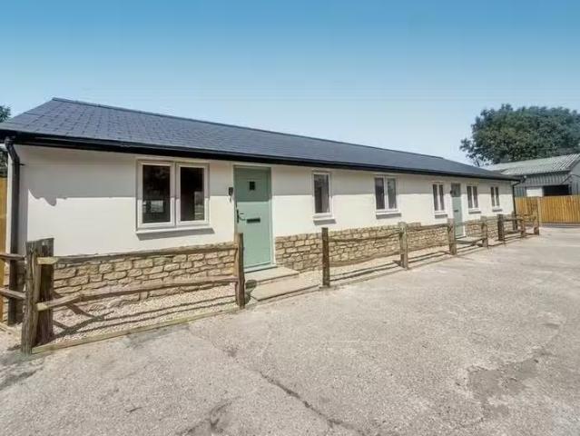 Rental! 1 BA 1 bedroom semi detached bungalow for rent in Litt.