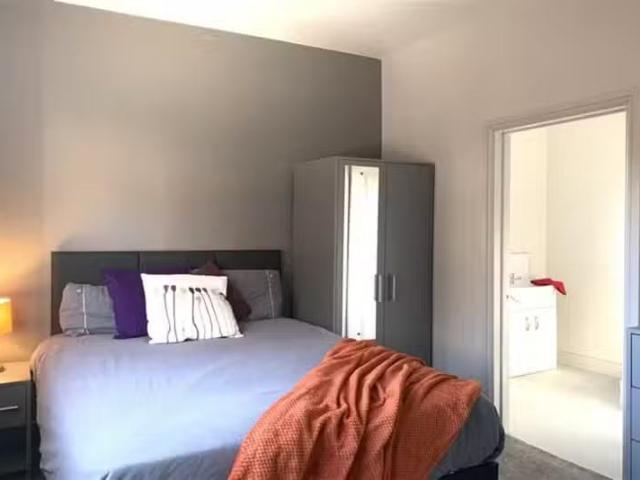 Deal! 1 BA 1 bedroom semi detached house for rent in Brighton.