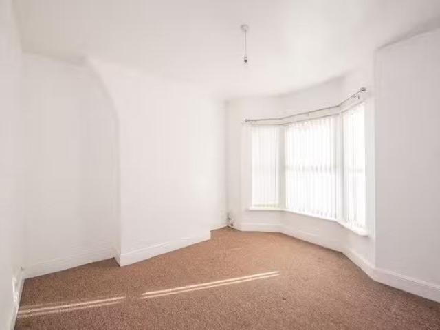 Rental! 1 BA 2 bedroom terraced house for rent in Beatrice Str.