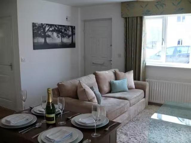 Cozy 1 BA 2 bedroom terraced house for rent in Bellfield View.