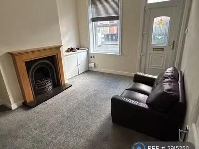 Just in! 1 BA 2 bedroom terraced house for rent in Collingwood.