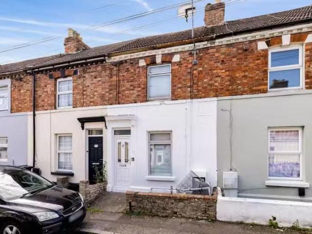 Nice 1 BA 2 bedroom terraced house for rent in Clarendon Place.