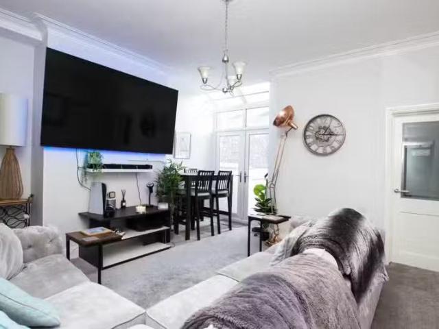 For Rent! 1 BA 2 bedroom terraced house for rent in Earnsdale.