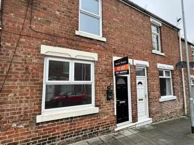Cozy 1 BA 2 bedroom terraced house for rent in George Street.